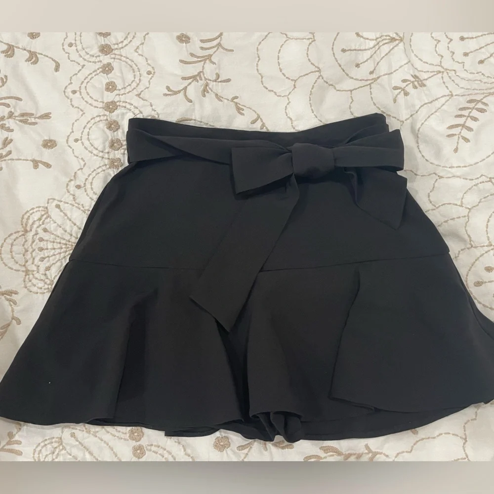 Zara | Shorts | Zara Black Ruffle Mini Skort With Bow Detail M | Poshmark